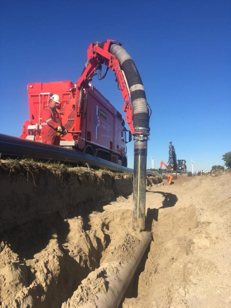 Kabels en leidingen vrijzuigen / vrijgraven - LBG Grondzuigtechniek